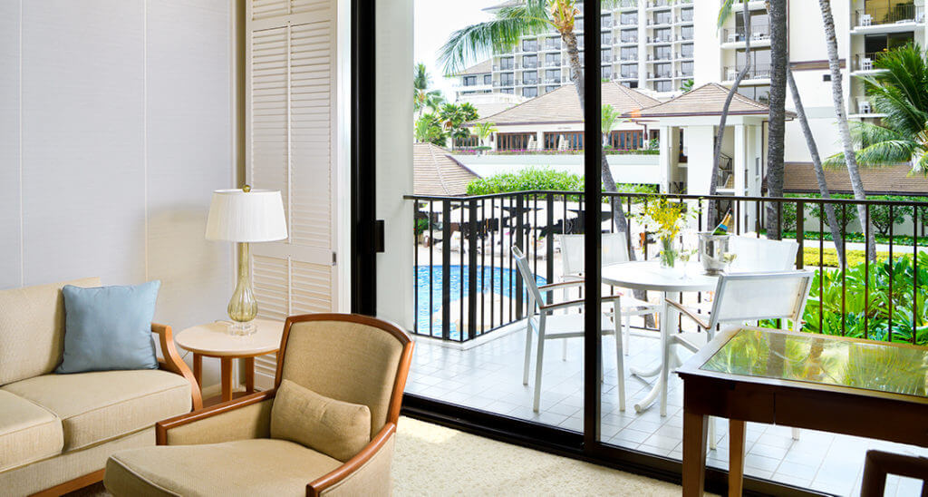 Accessible Pool View Suite | Suites | Halekulani Hotel