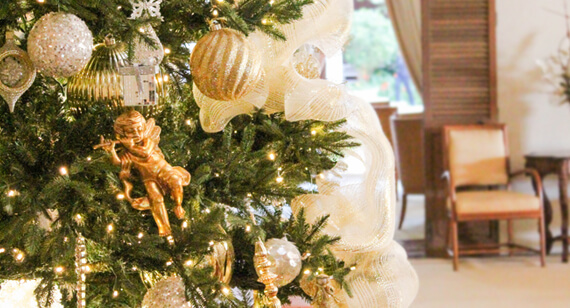 Christmas Tree Lighting in the Living Room | Halekulani Hotel