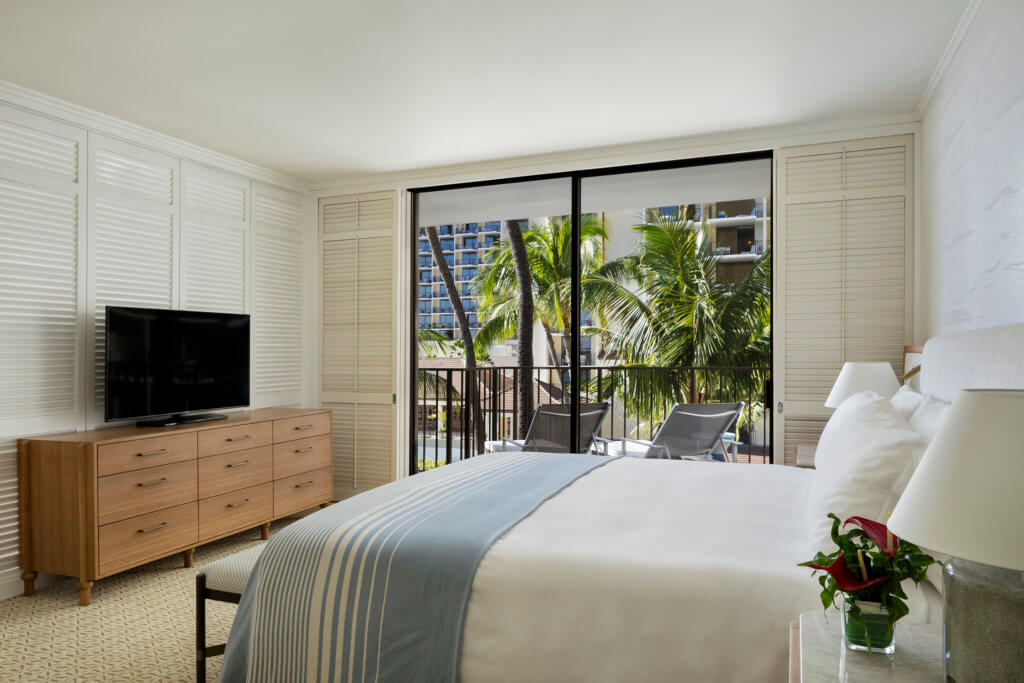 Accessible Pool View Suite | Suites | Halekulani Hotel